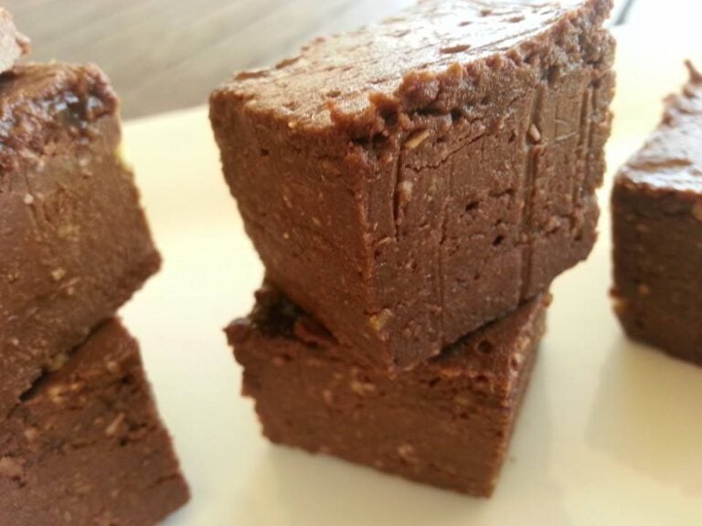 Raw Choc & Chickpea Fudge | www.familiesmagazine.com.au