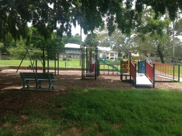 Brisbane Half Day Trips - Shorncliffe Train Line